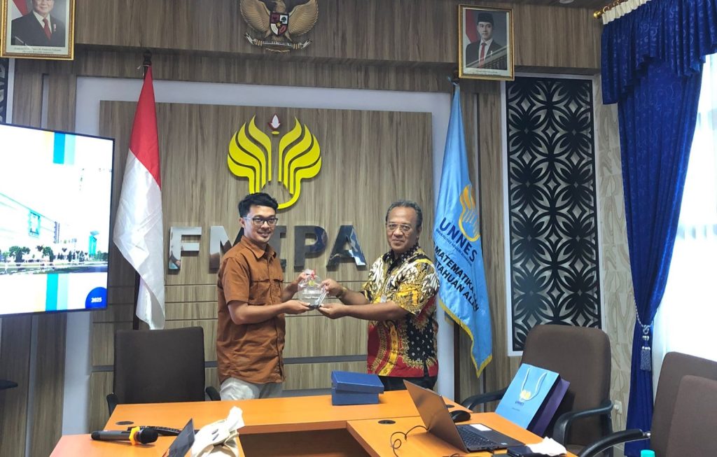 Benchmarking FKIP Universitas Sebelas Maret ke FMIPA Universitas Negeri Semarang – PUSAT ...